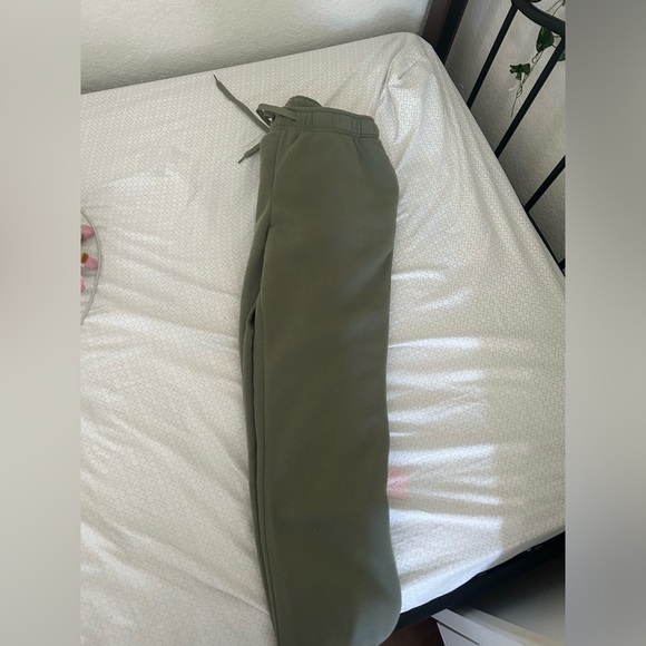 fit collective | Pants & Jumpsuits | Trying To Get Rid Of Clothes And ...